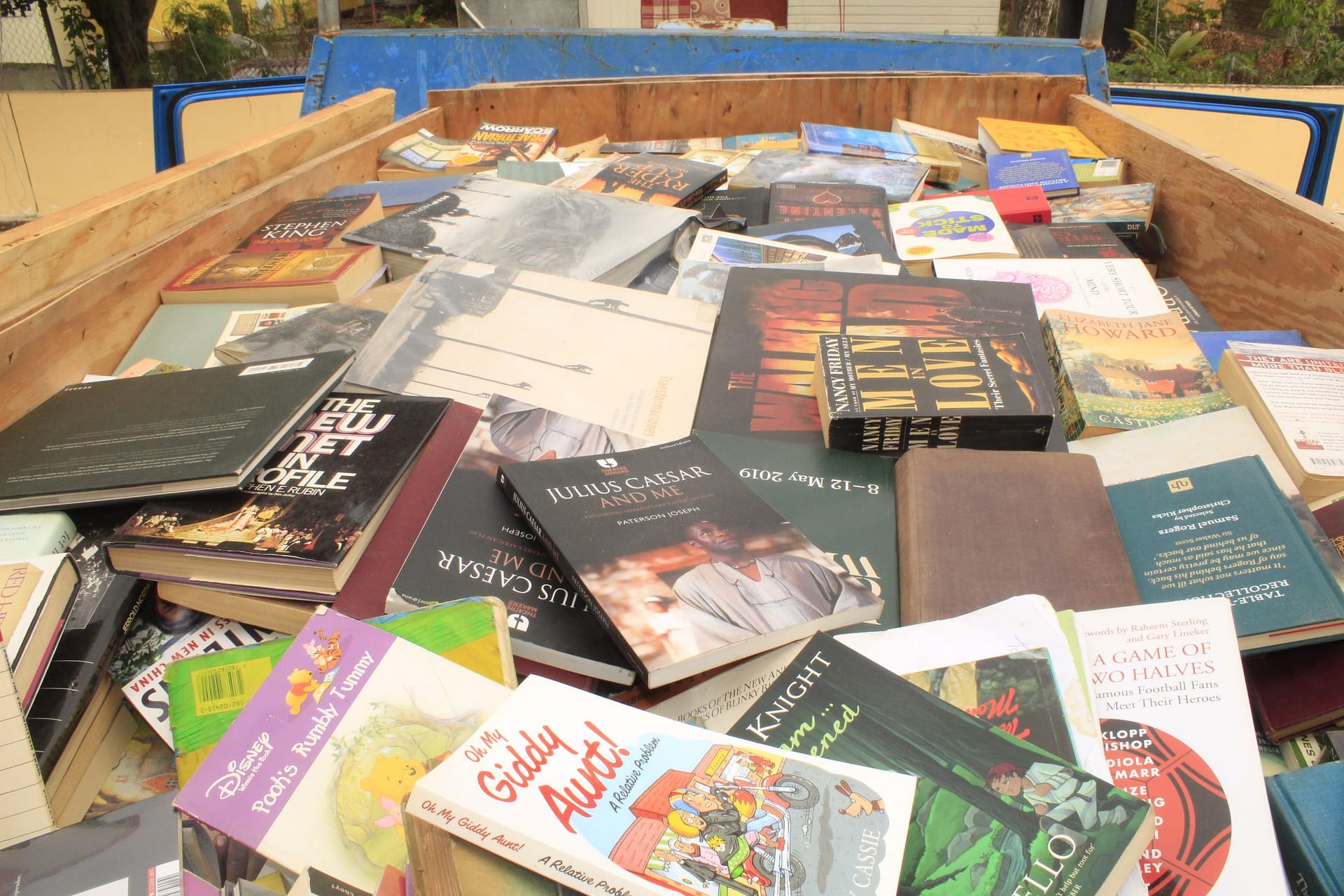 Prime Minister accepts donation of 5000 Books towards Villa Community ...