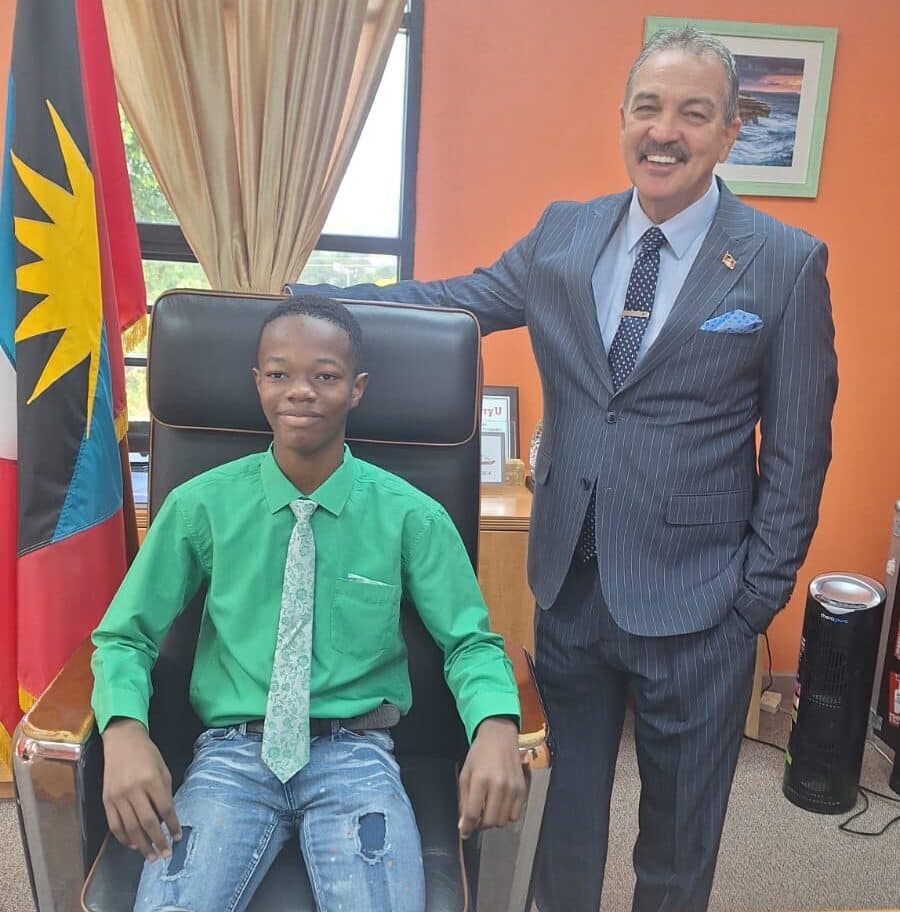 Parliamentary Representative Fernandez Awards Laptops to 19 Students ...